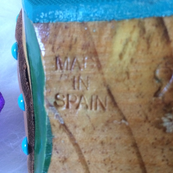 Paloma Barcelo | Shoes | Vintage Hand Painted Parrot Wood Leather Heels ...